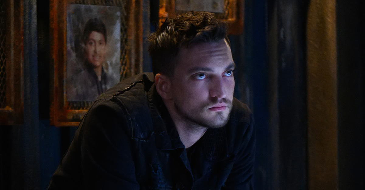 Richard Harmon The 100 Richard Harmon The 100 John Murphy Black Bomber